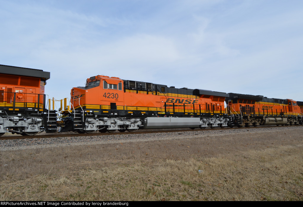 BNSF 4230 brand new es44c4